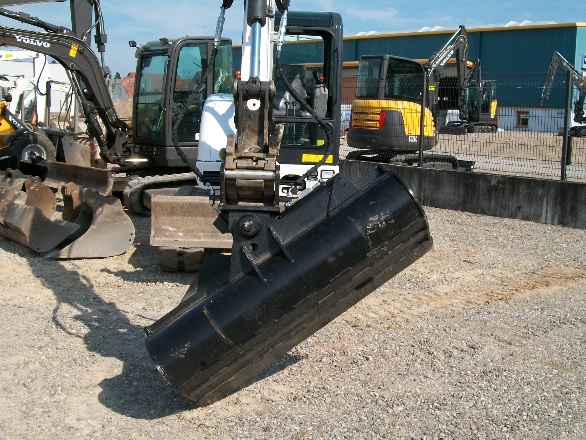 Godet de curage inclinable pour pelle de 2,5 T a 15 T